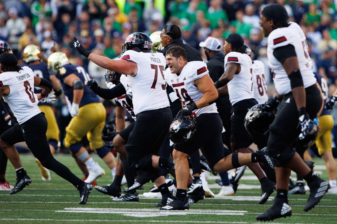 NCAAF News: Top 25 roundup: Northern Illinois stuns No. 5 Notre Dame - CWEB