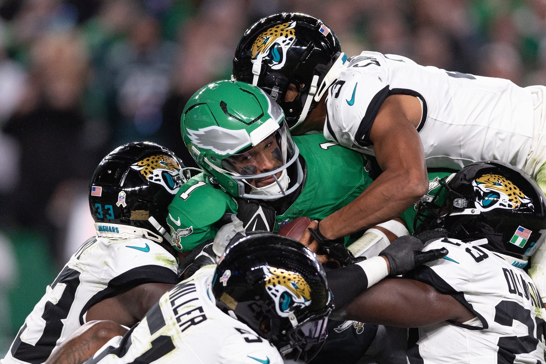 NFL News: Eagles open 22-point lead, hold on to beat Jaguars - CWEB