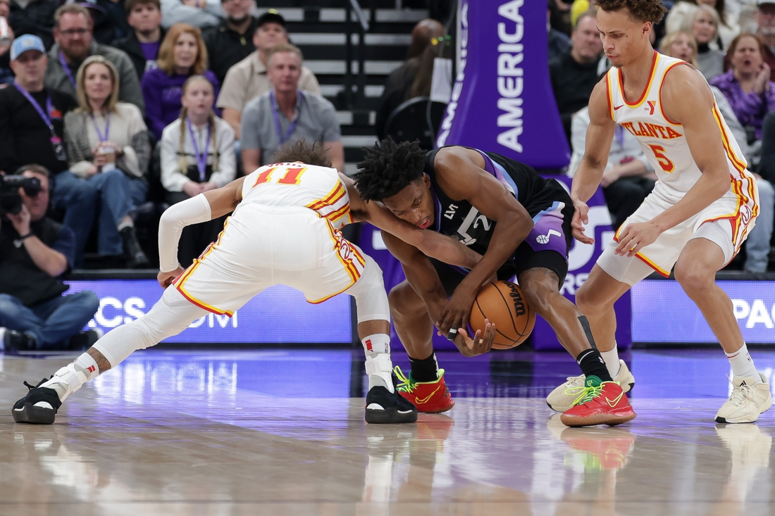 Trae Young makes half-court shot at buzzer as Hawks edge Jazz - CWEB