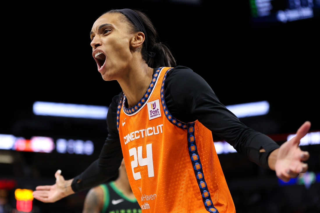 Report: DeWanna Bonner joining Fever on 1-year deal - CWEB