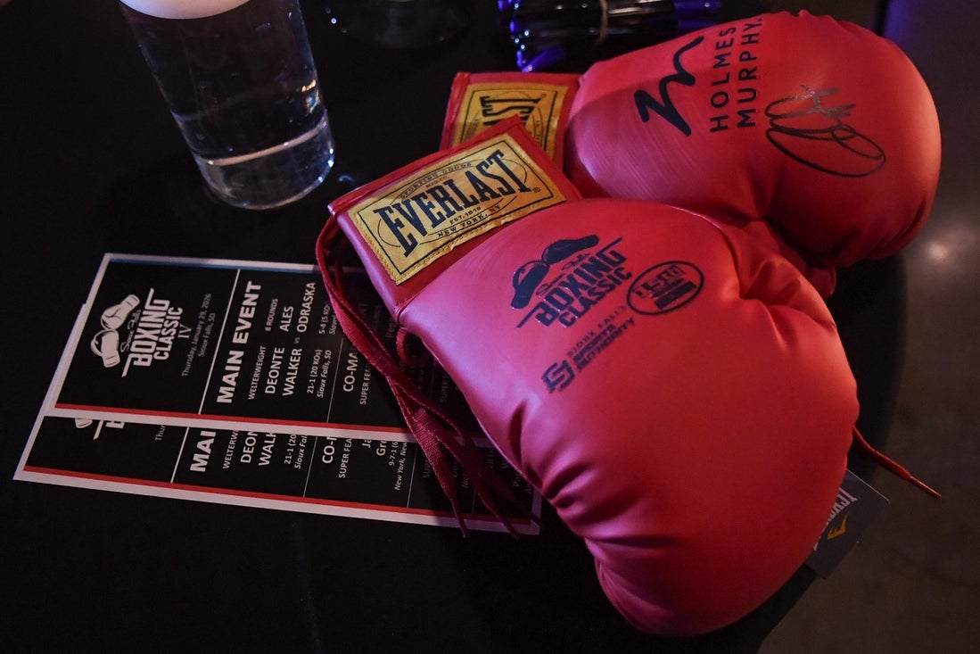 Boxing News: Boxer, 19, in medically induced coma after weekend ...
